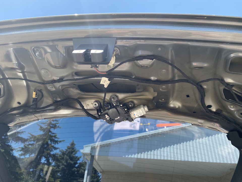 Установка камеры заднего вида — Audi Q3 (1G), 2 л, 2012 года | своими ...