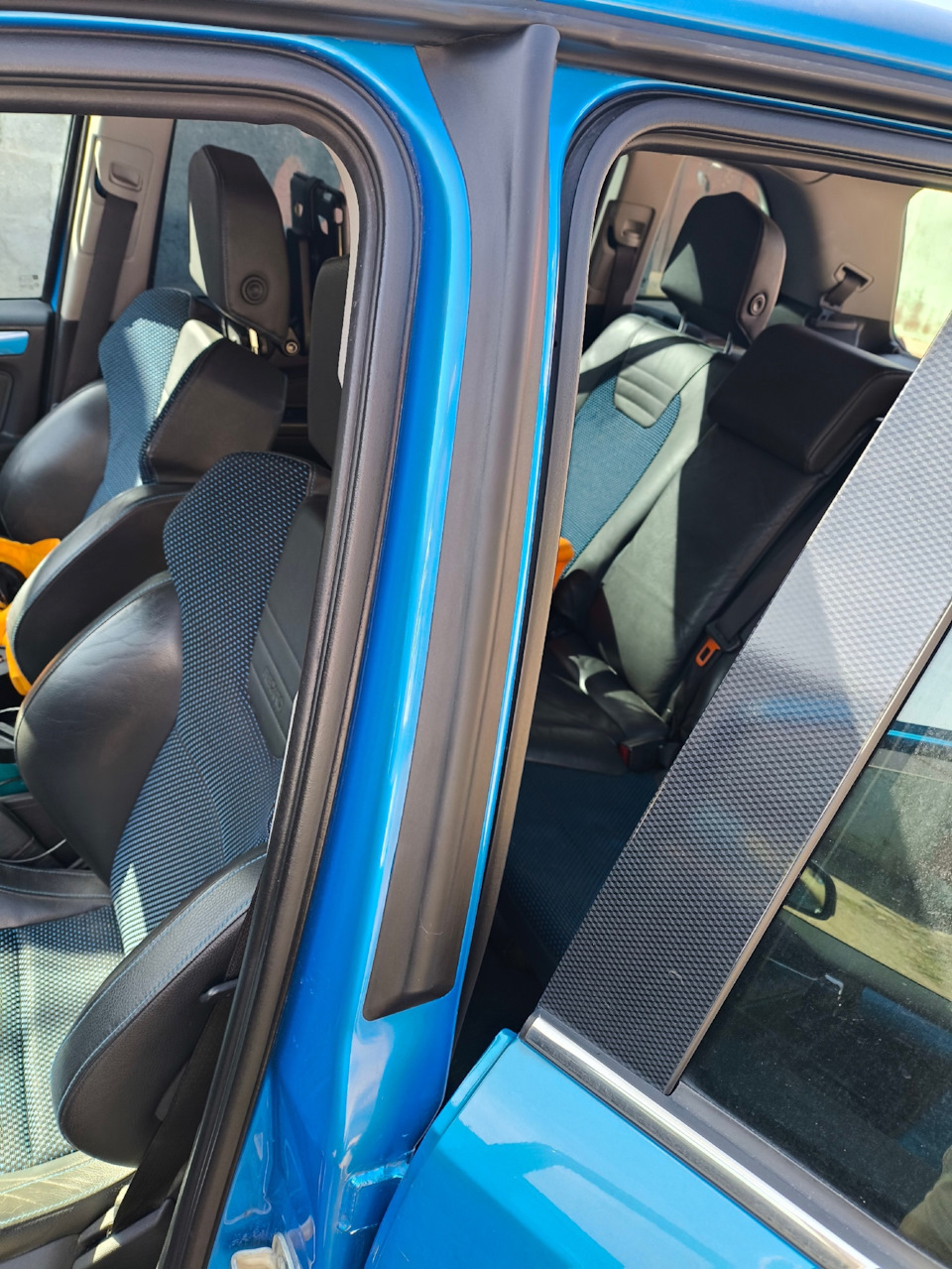 Замена уплотнителя центральной стойки — Opel Zafira OPC B, 2 л, 2008 ...