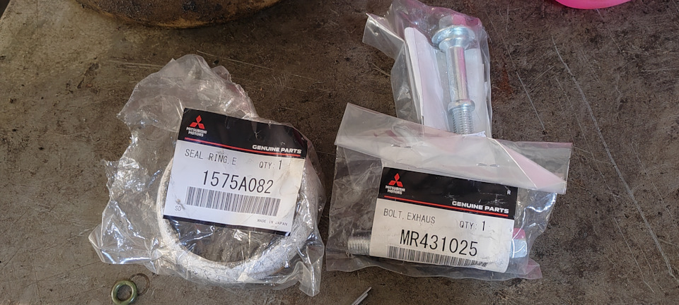 MR431025 БОЛТ КРЕПЛЕНИЯ ГЛУШИТЕЛЯ PAJERO/MONTERO, OUTLANDER (2000-2006 ...