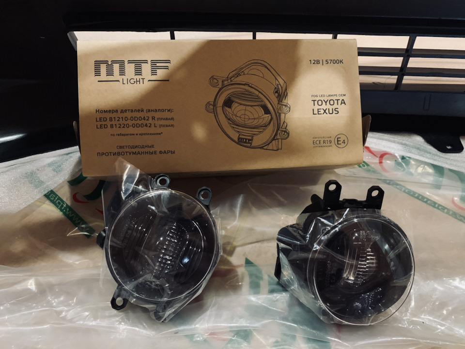 812200D042 ФАРА ПТФ (L) TOYOTA CAMRY с лампочкой в сборе TOYOTA LEXUS ...