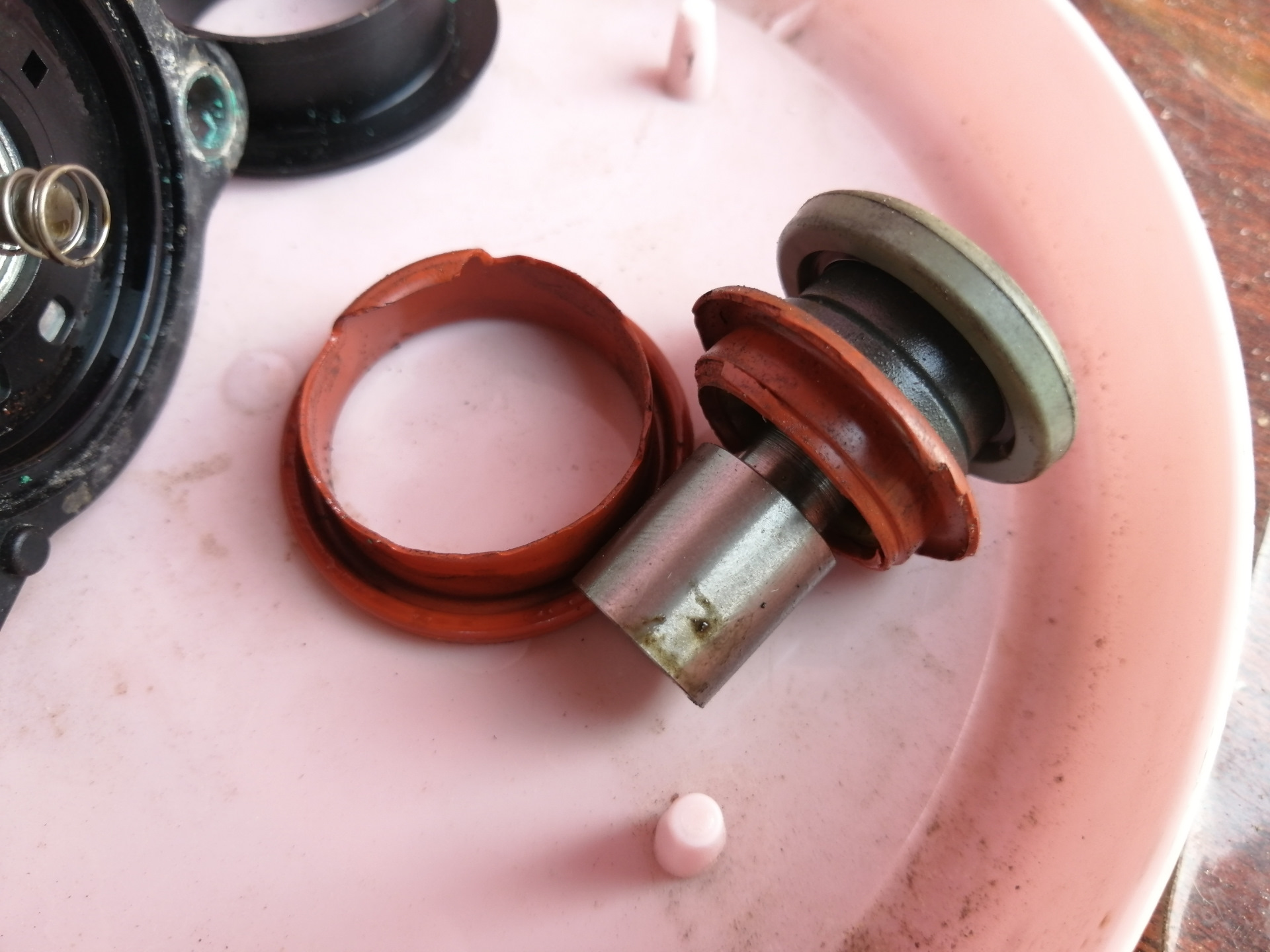 Замена клапанов n75 и n249 — Audi A4 (B8), 1,8 л, 2008 года | своими ...