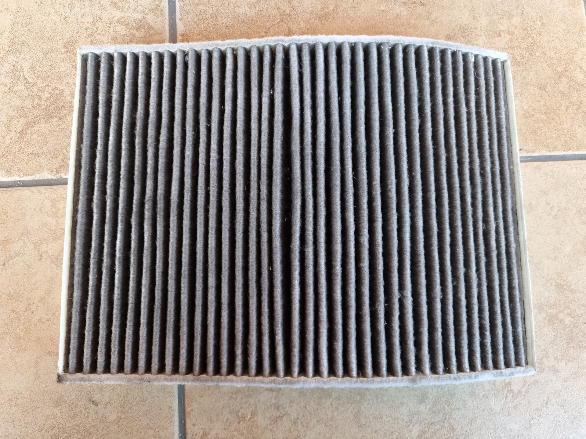 Замена фильтра салона — Audi A4 Allroad (B9), 2 л, 2016 года | своими ...