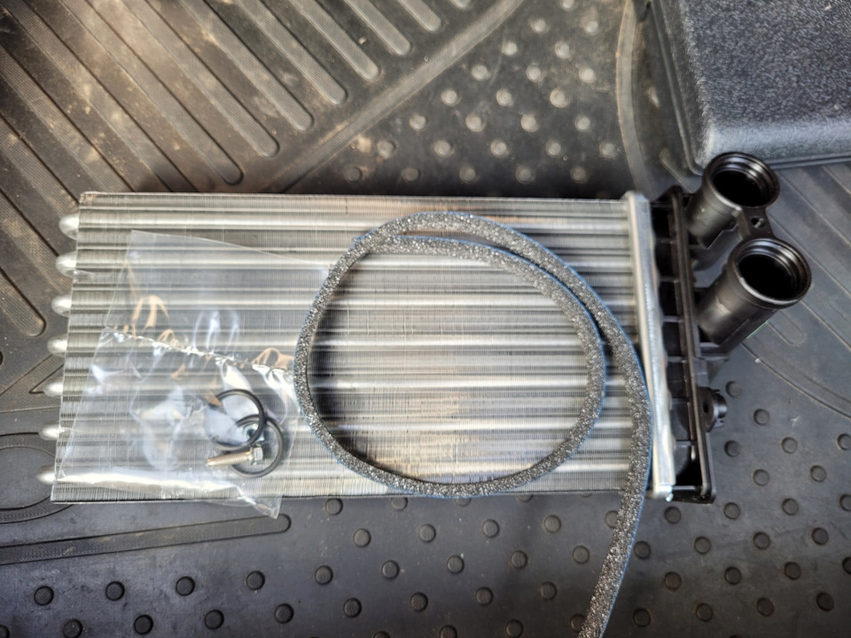 Замена радиатора печки PSA 6448N5 — Citroen C4 (1G), 1,6 л, 2010 года ...
