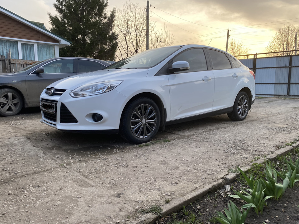 Шины Ikon nordman sx3, Khomen wheels — Ford Focus Sedan III, 1,6 л ...