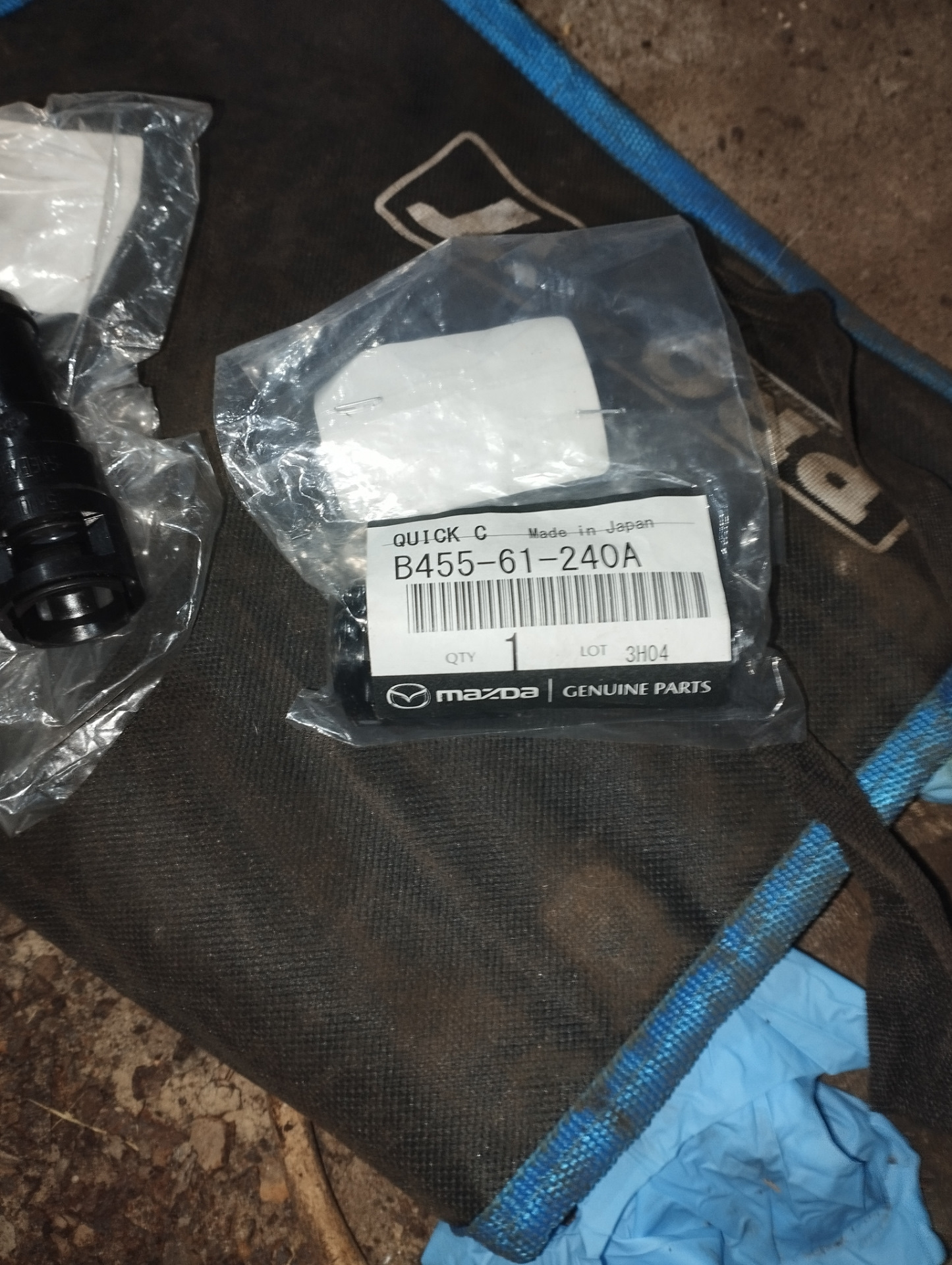 Замена штуцеров радиатора печки Lantis Edition — Mazda 323 V, 2 л, 1998 ...