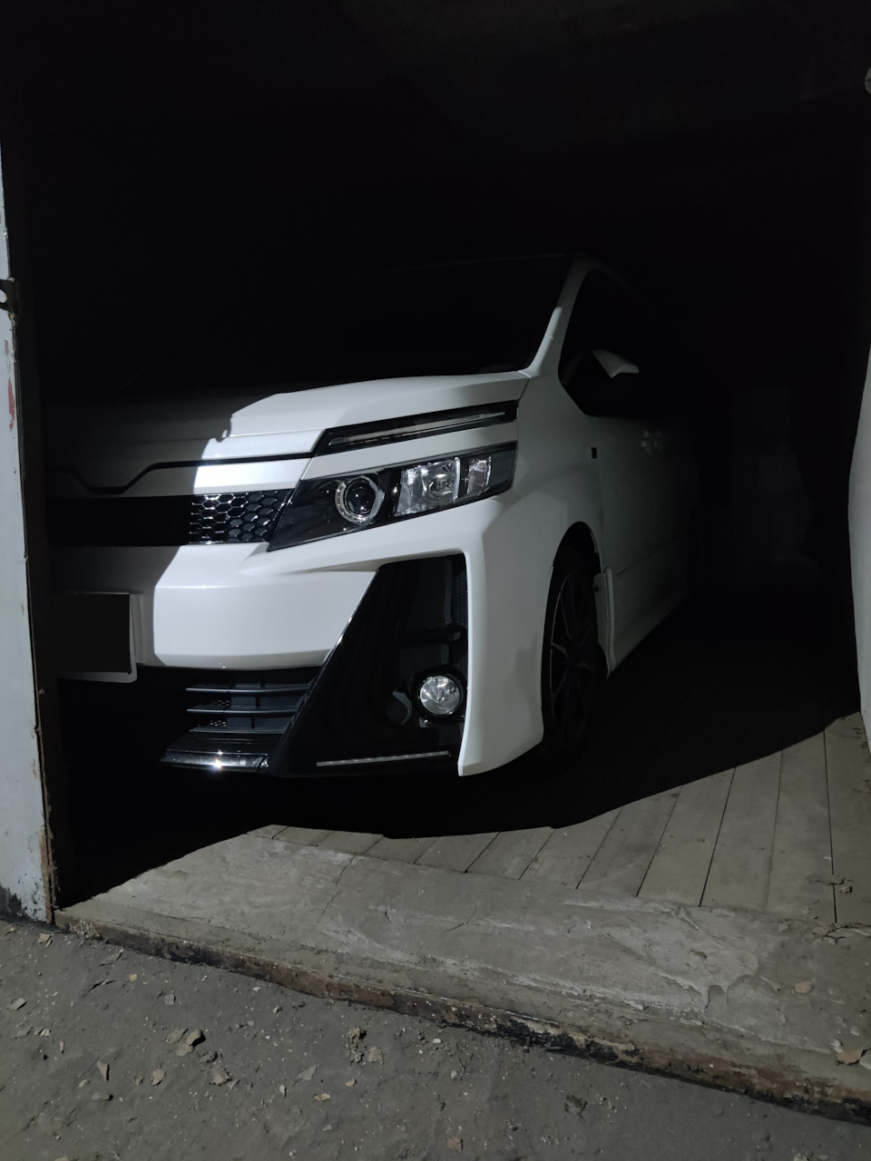 #11. Регистратор мне в Voxy. — Toyota Voxy (3G), 2 л, 2016 года | другое | DRIVE2