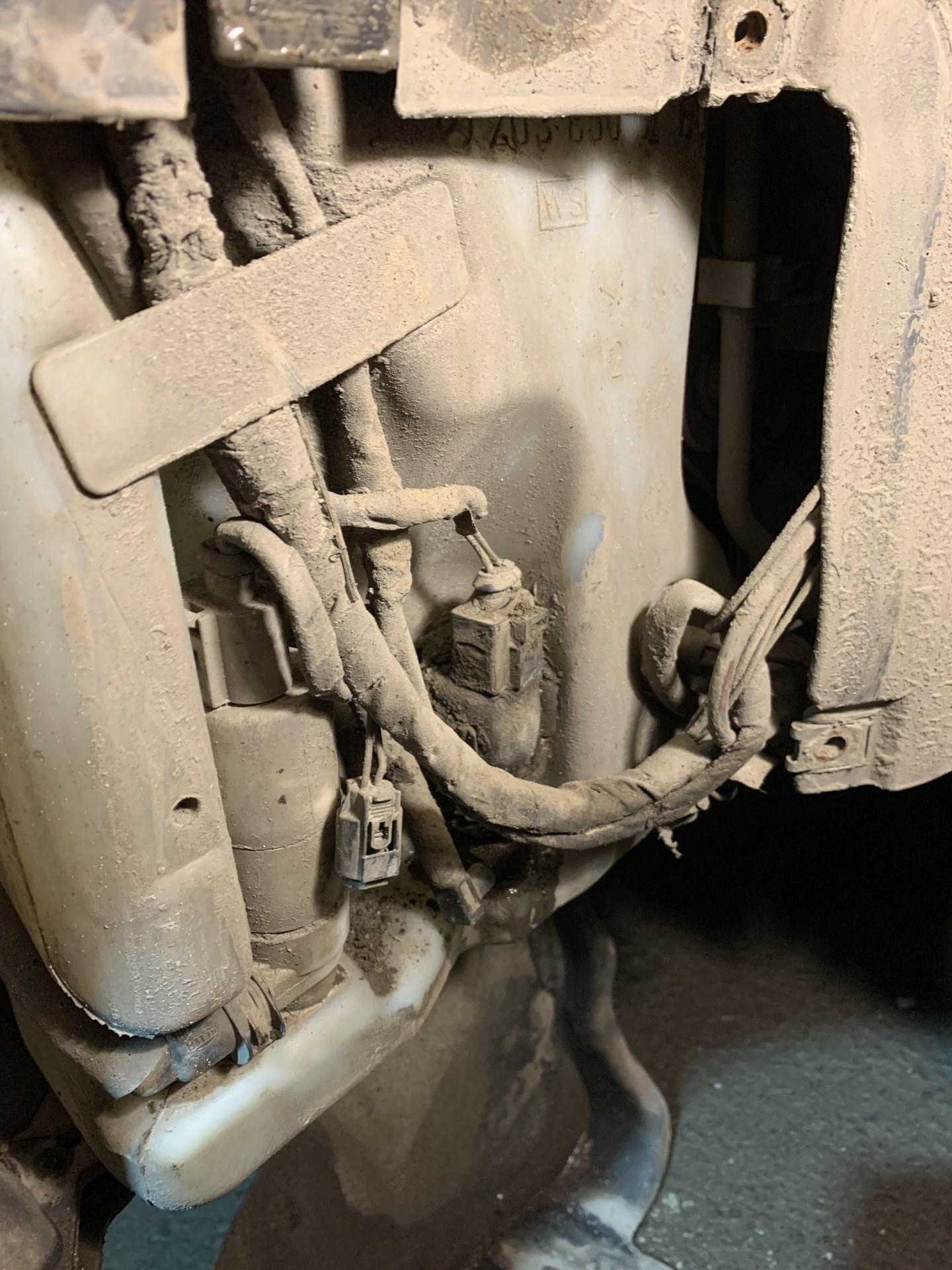 Замена моторчика омывающей жидкости — Mercedes-Benz C-Class (W203), 1,8 ...