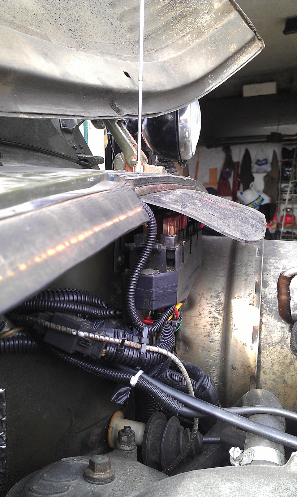 Прикуриватель. Козырек блока предохранителей. — УАЗ 469, 3,5 л, 1973 ...