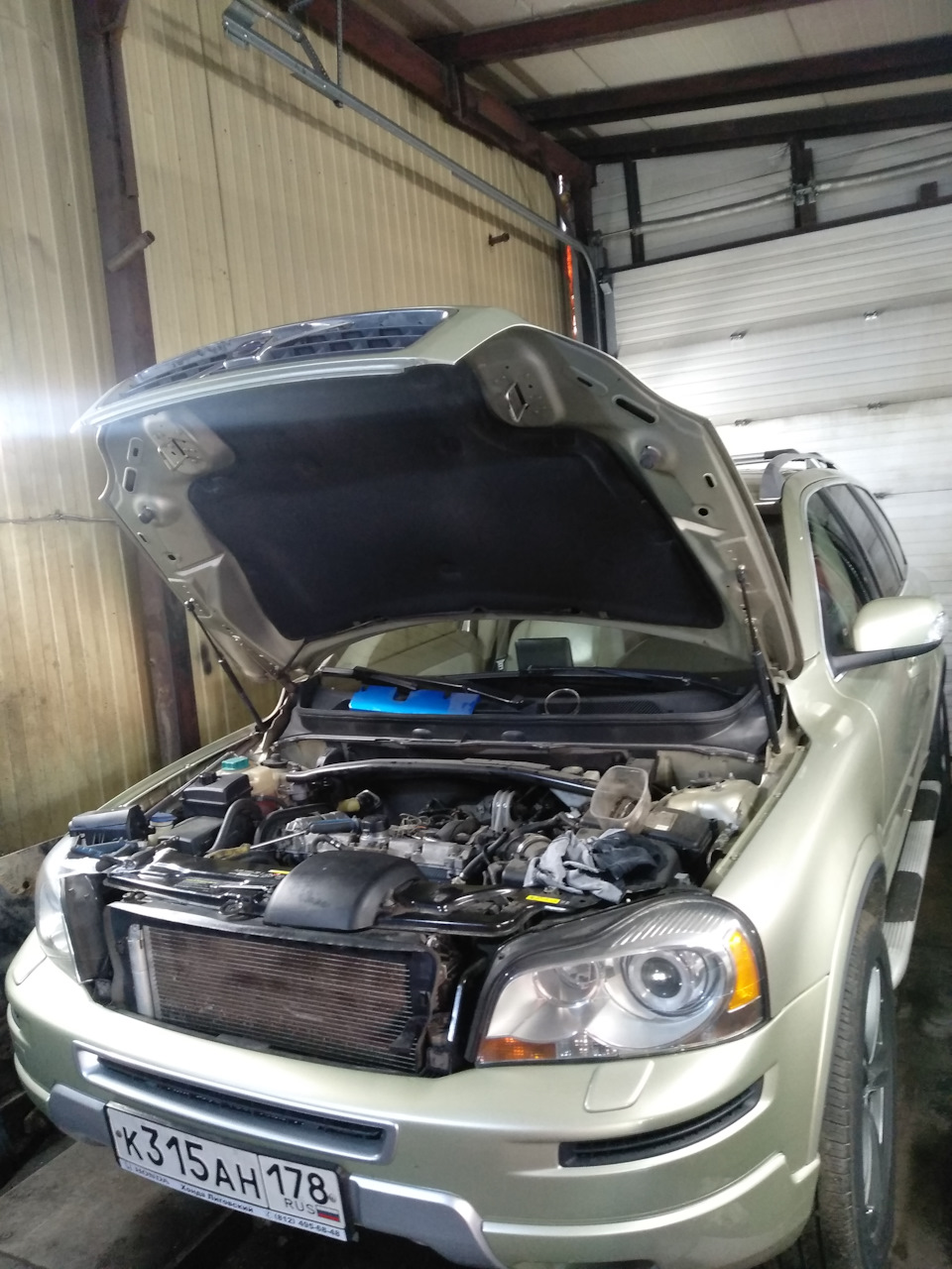 Чистка системы вентиляции картерных газов (ВКГ) Volvo XC90 и замена ...