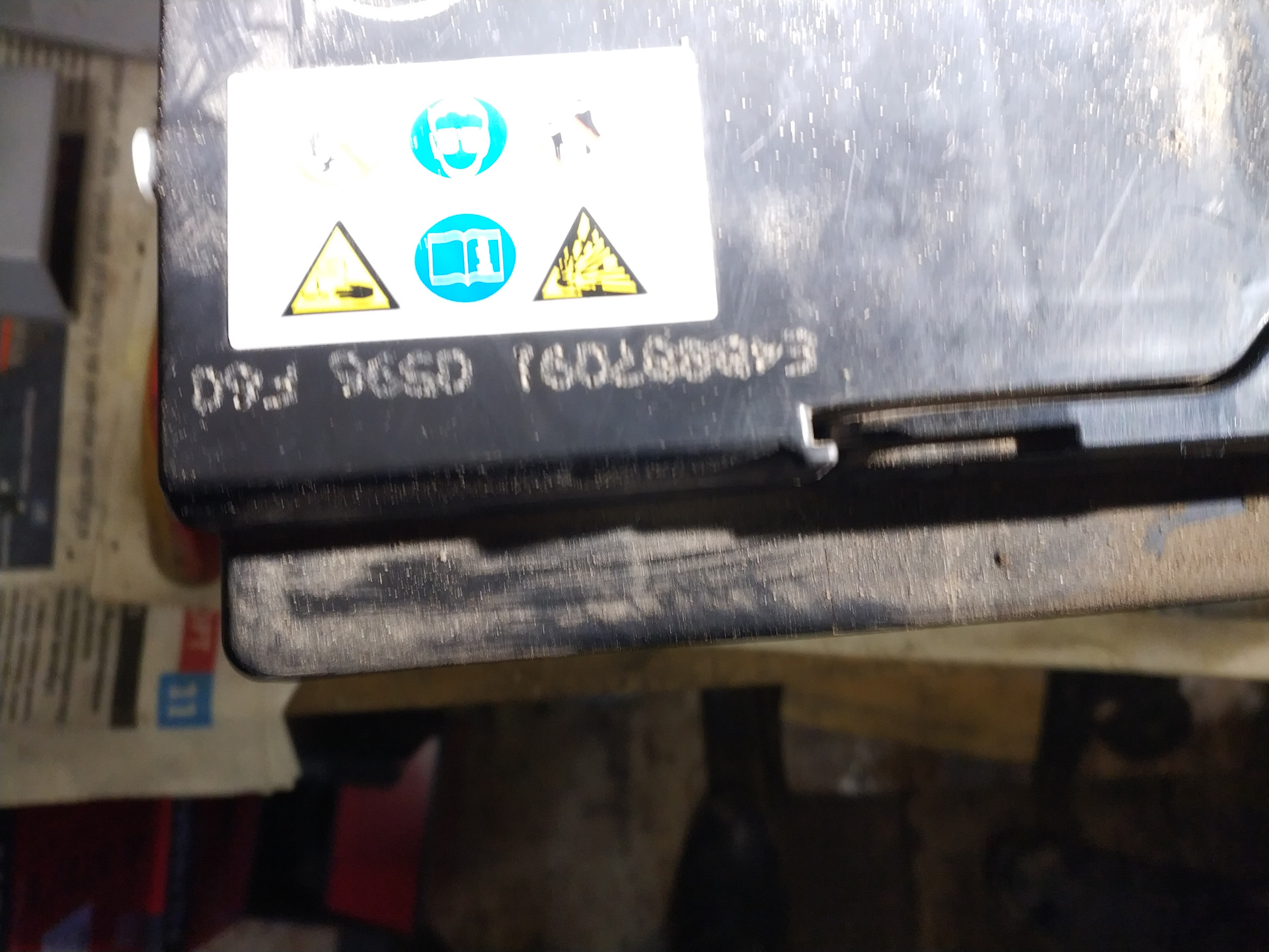 Замена аккумулятора спустя 12 лет. — Ford Focus Wagon II, 1,6 л, 2008 ...