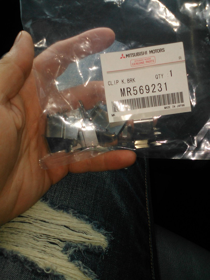 MR569231 Комплект зажимов тормозных колодок Mitsubishi | Запчасти на DRIVE2