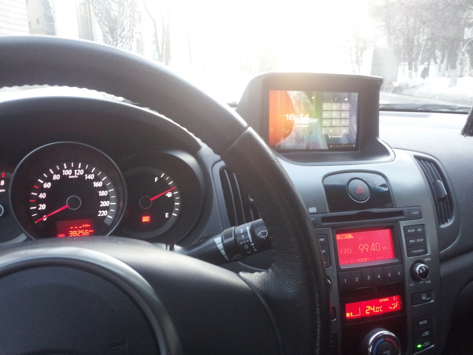 14. Планшет в машине — KIA Cerato (2G), 1,6 л, 2011 года | тюнинг | DRIVE2