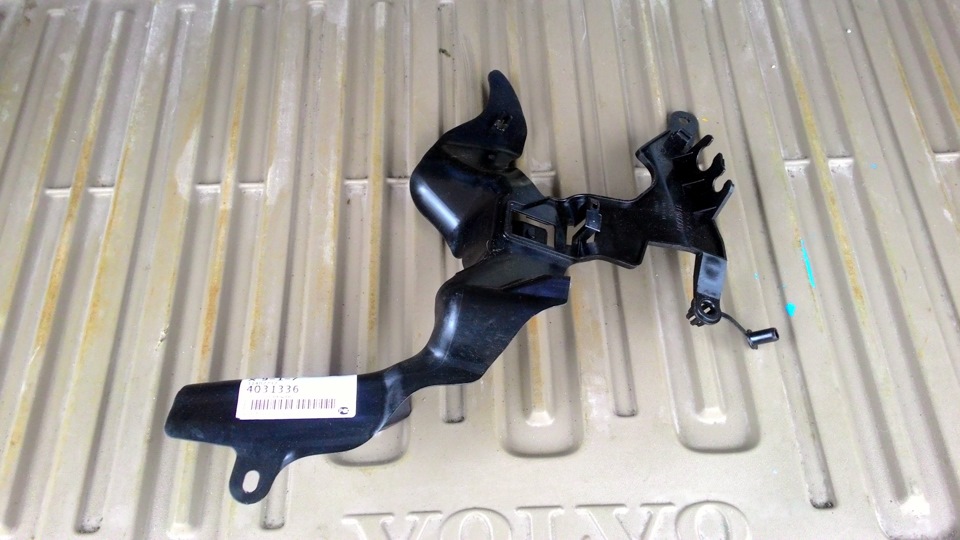 31407737 Защита приводного ремня Volvo | Запчасти на DRIVE2