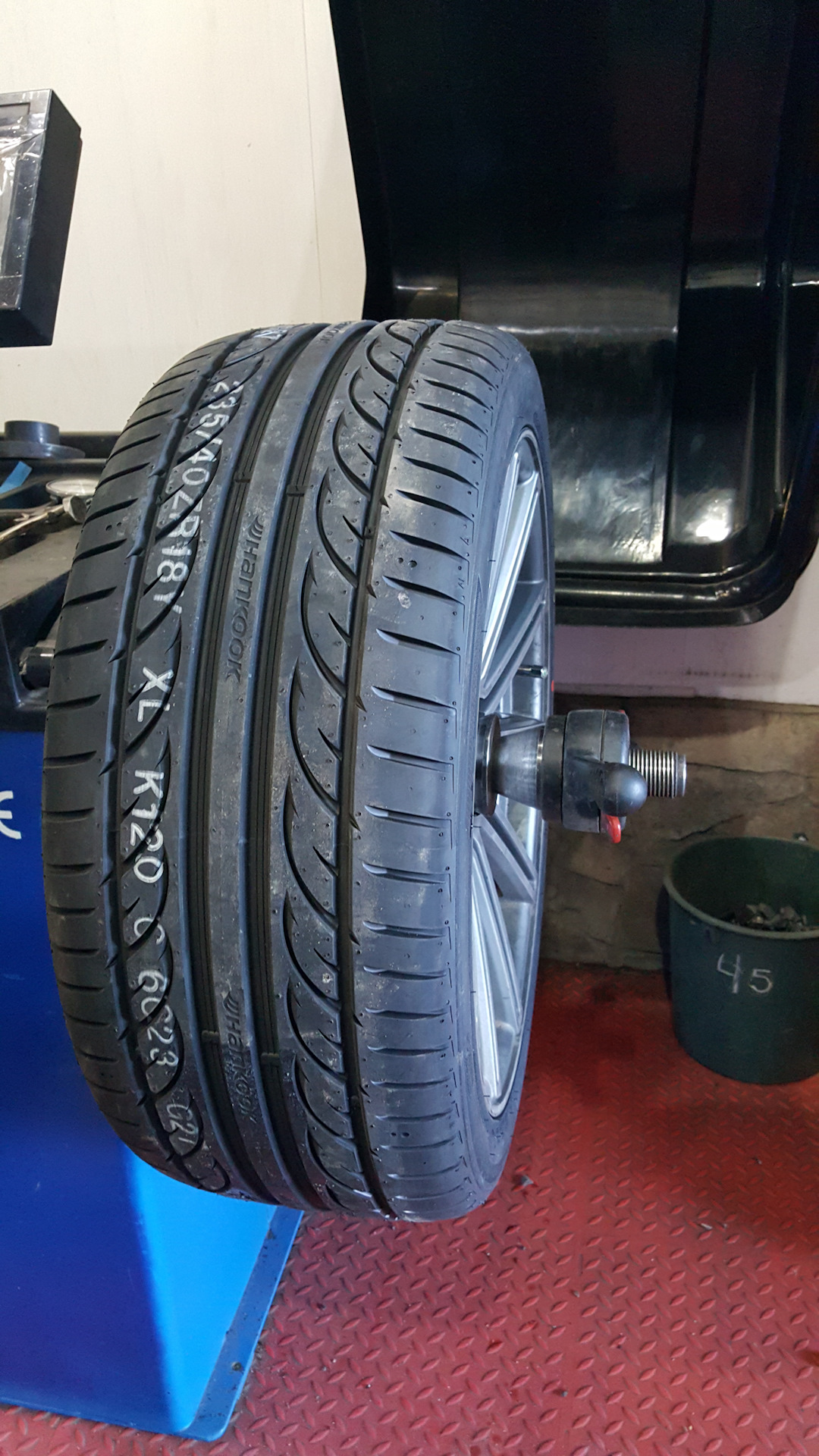 Hankook Ventus Evo2 K120 235/40 R18 — Skoda Octavia A7 Mk3, 1,8 л, 2013 ...