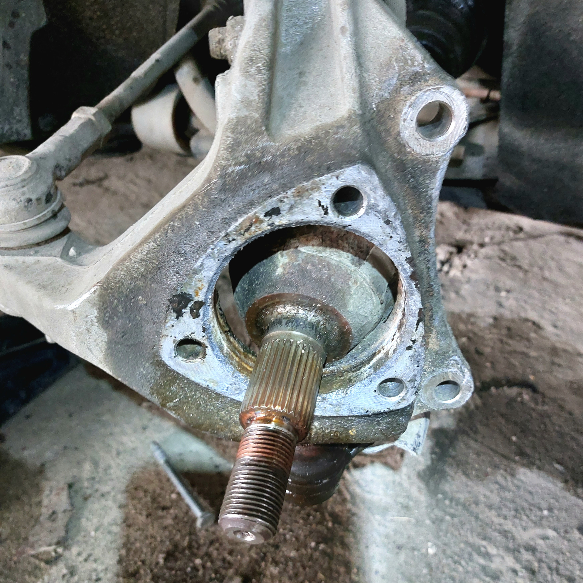 106ткм. Замена правого ступичного подшипника — Opel Antara, 2,2 л, 2014 ...