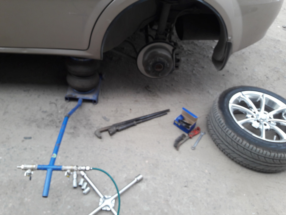 Замена задних колодок — Chevrolet Lacetti 5D, 1,6 л, 2008 года ...