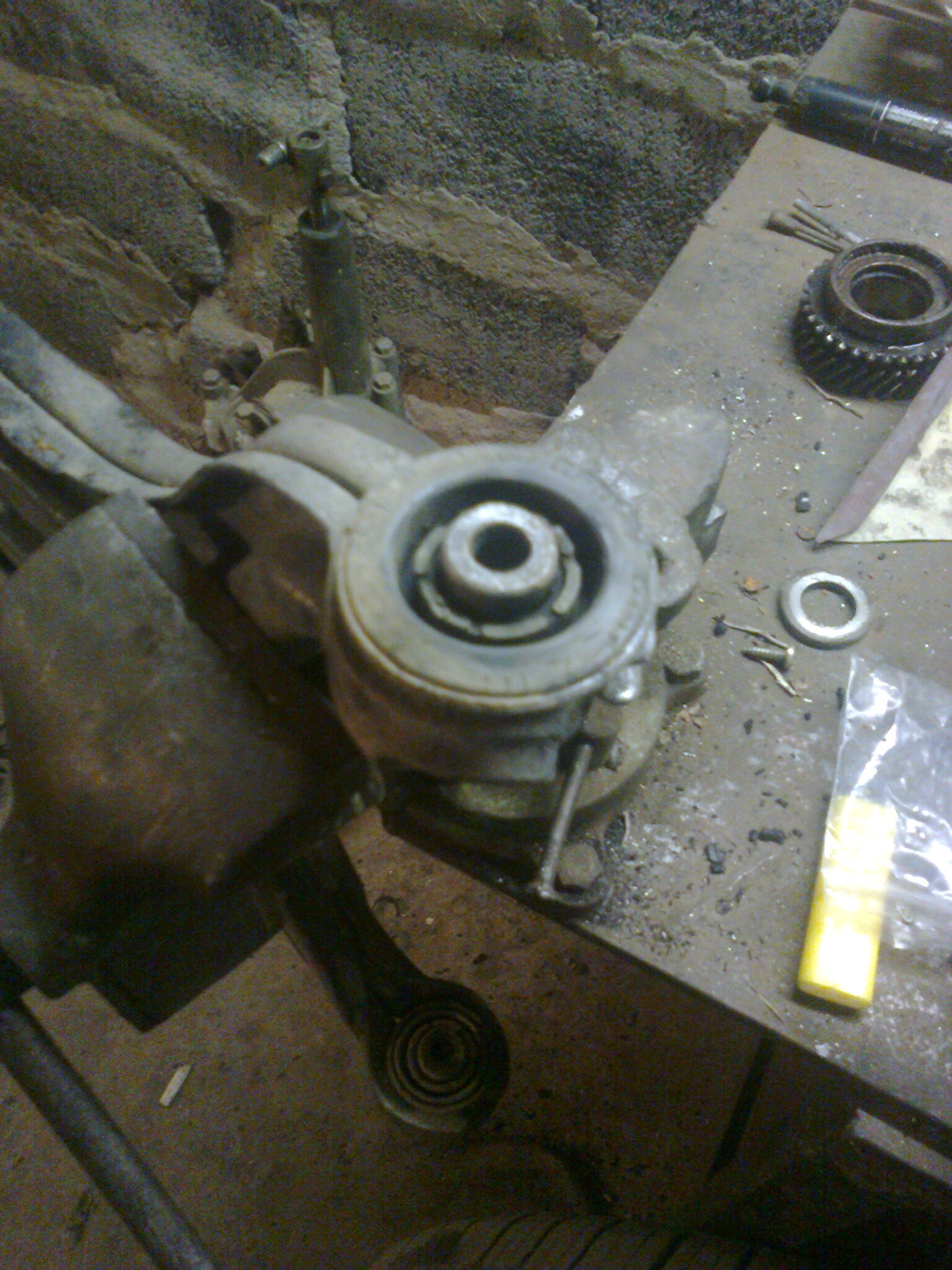 Замена сайлентблоков рычагов! — Audi 80 (B4), 2 л, 1993 года | плановое ...