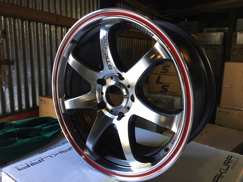 Литые диски Sakura Wheels 356A в размере R16 P.C.D.114,3х5 ET40 7,0J ...