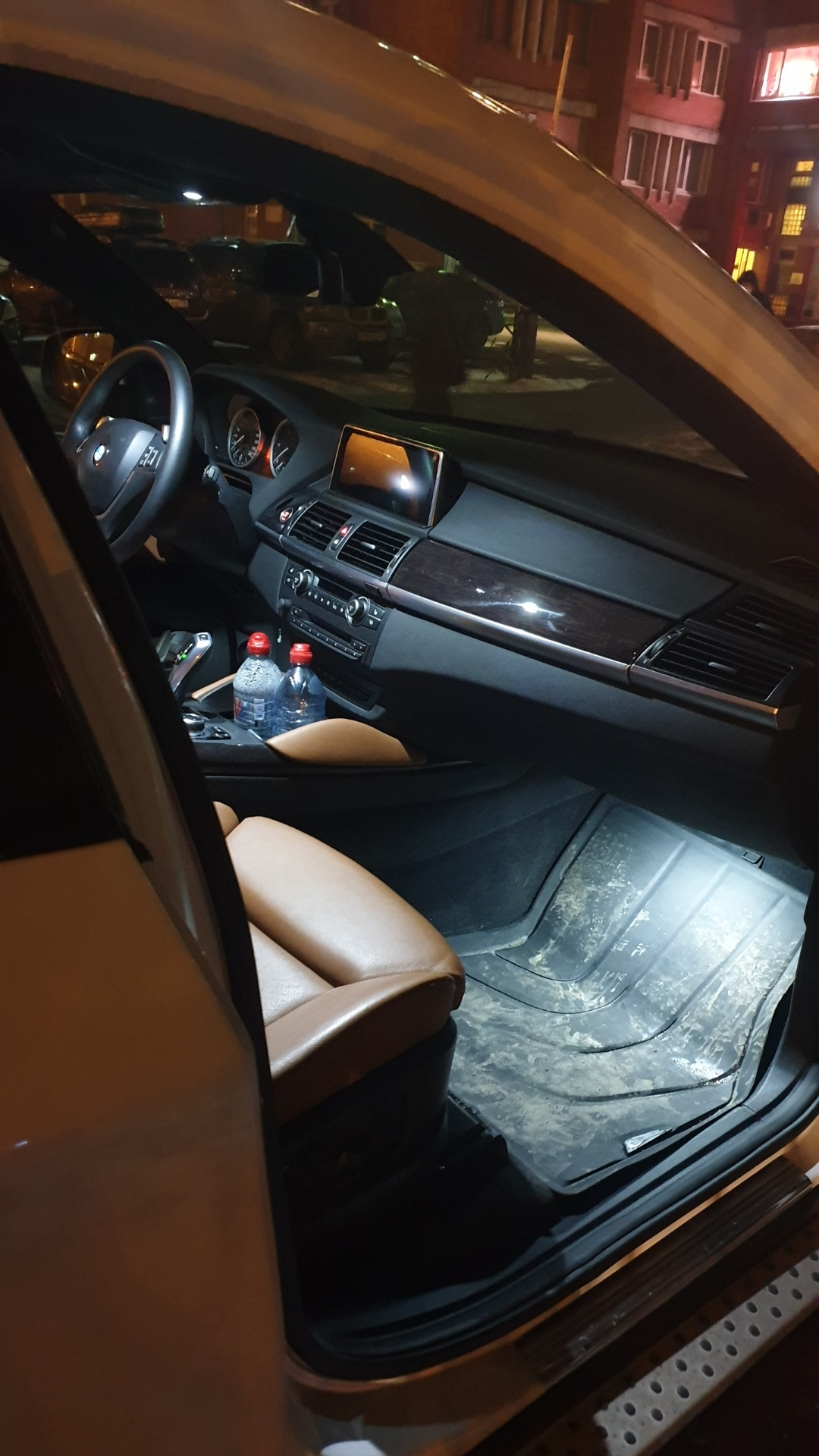 Замена штатного монитора на оригинальный от F10 CIC — BMW X6 (E71/E72), 3 л, 2011 года | тюнинг ...