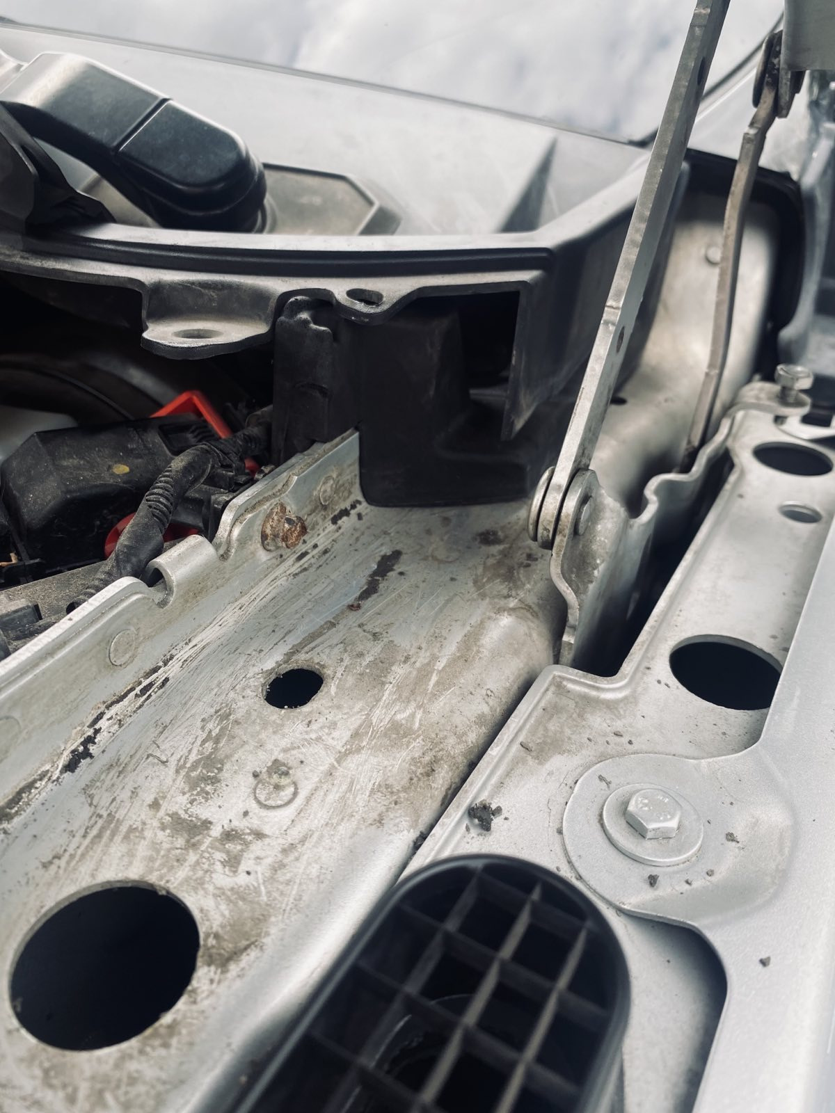 Установка уплотнителей жабо перед лобовым стеклом Range Rover l405 ...