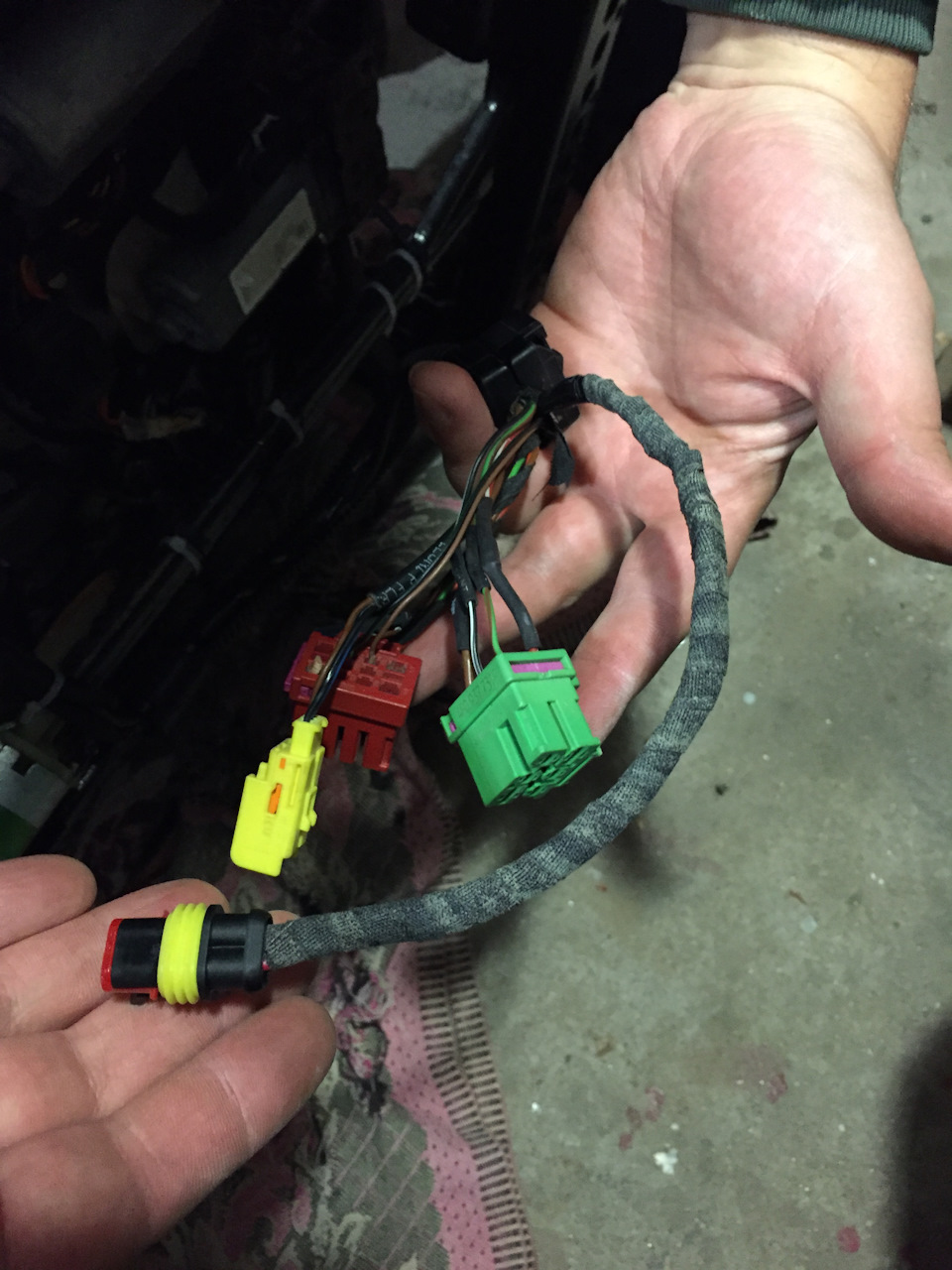 Кожаный электро салон ч.2. Установка передних сидений. — Audi A4 (B8 ...