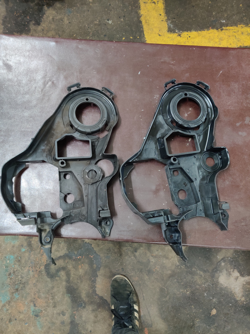 Замена внутренней крышки ГРМ — Volvo XC70 III, 2,4 л, 2008 года ...