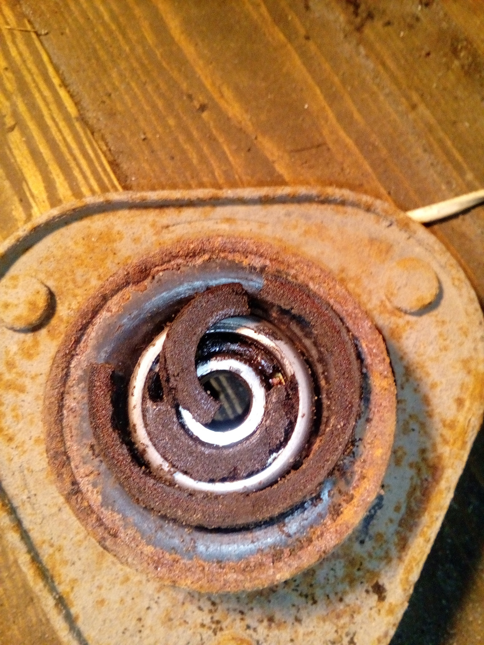 Замена передних стоек — Toyota Matrix (1G), 1,8 л, 2002 года | своими ...