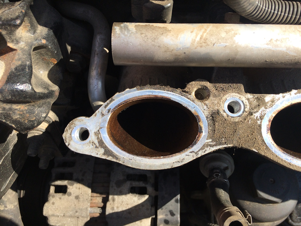 Замена прокладки впускного коллектора — Volvo S80 (2G), 2,5 л, 2008 ...