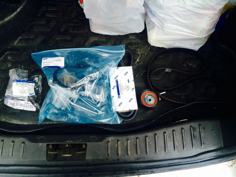 Замена ремня грм — Ford Focus Hatchback III, 1,6 л, 2012 года ...