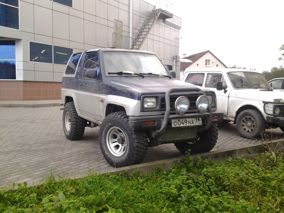 А вот и "сестра" — Daihatsu Feroza I, 3 л, 1992 года | фотография | DRIVE2