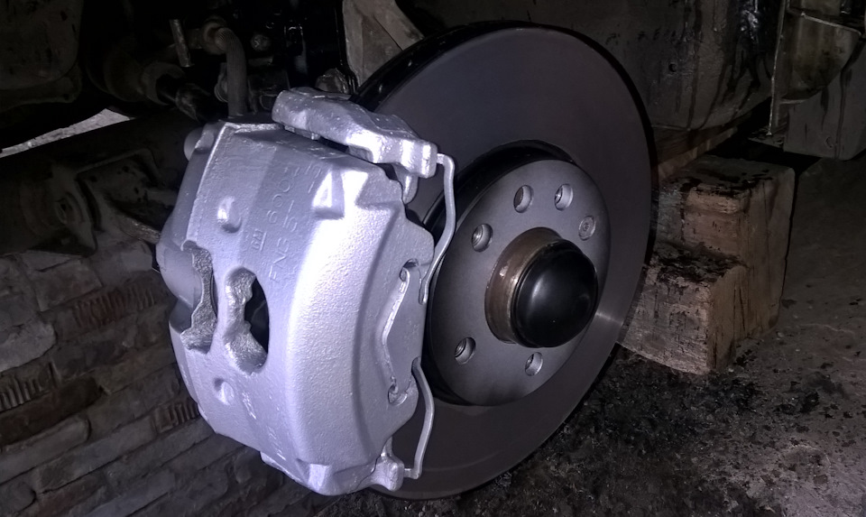 Передние и задние тормоза — Opel Vectra C, 1,8 л, 2002 года | своими ...