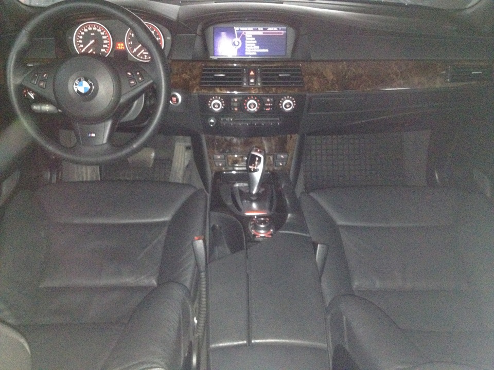 Ещё пару фоток салона — BMW 5 series (E60), 3 л, 2008 года | фотография | DRIVE2
