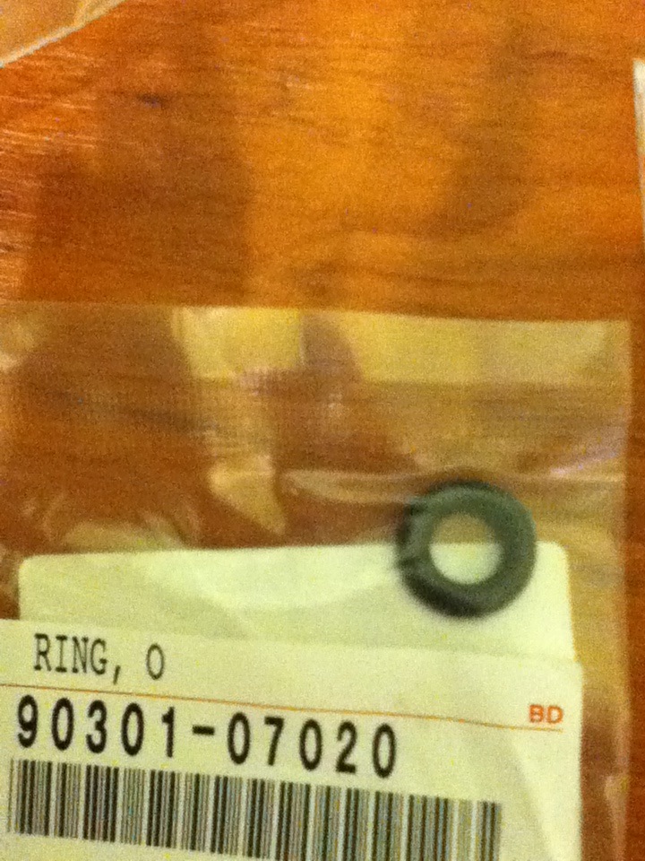 замена топливных фильтров — Toyota Vitz (10), 1 л, 2001 года | своими ...