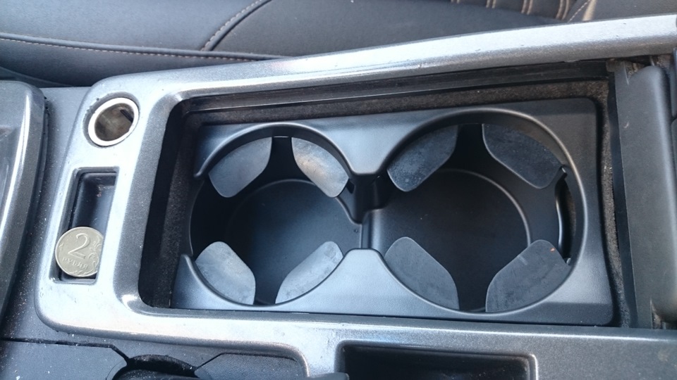 Замена подстаканника. — Volvo V50, 2,4 л, 2008 года | своими руками ...