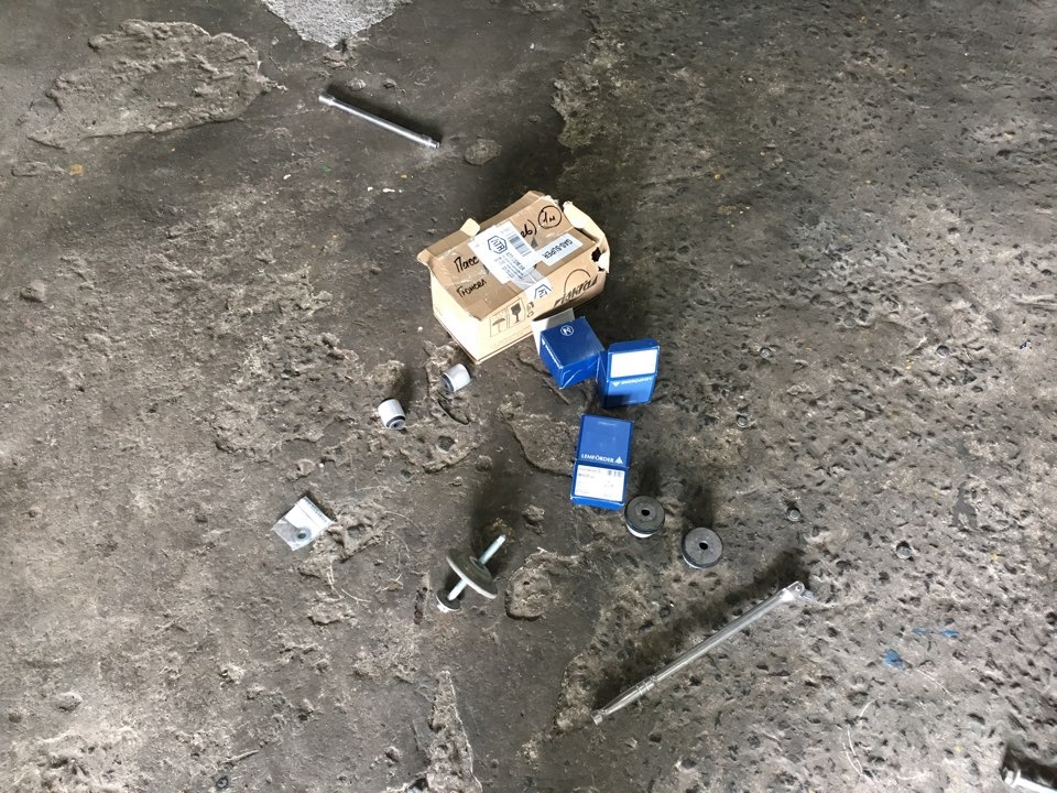 Замена сход-развальных болтов — Audi A4 (B6), 1,8 л, 2002 года | своими ...