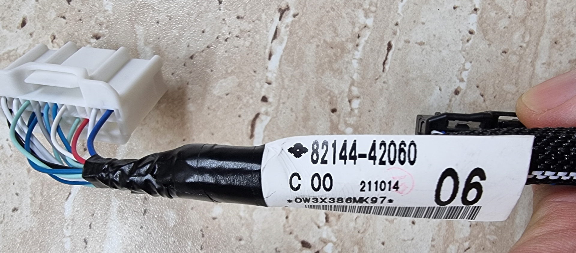 Подсветка кнопок стеклоподъемников и зеркал — Toyota RAV4 (5G), 2,5 л ...