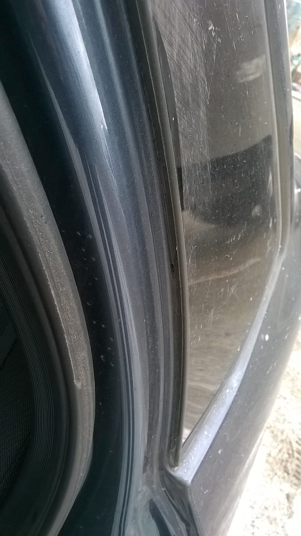 устранение дребезжания боковых стекол и заливка силиконовым герметиком ...