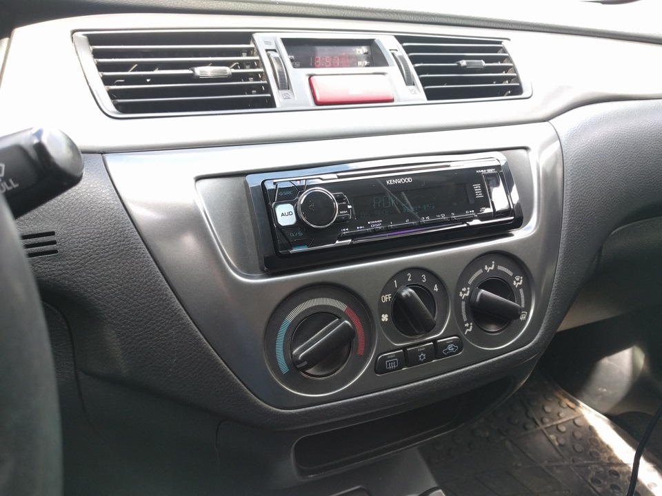Недорогой но очень достойный мафон Kenwood kmm-122y — Mitsubishi Lancer ...