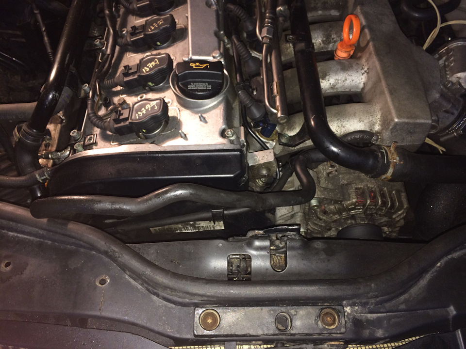 Замена трубки подачи масла в турбину — Volkswagen Passat B5, 1,8 л ...