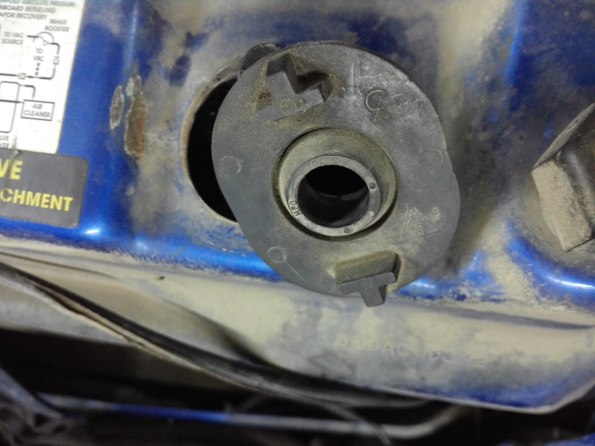 Замена крепления радиатора — Chrysler PT Cruiser, 2,4 л, 2002 года ...