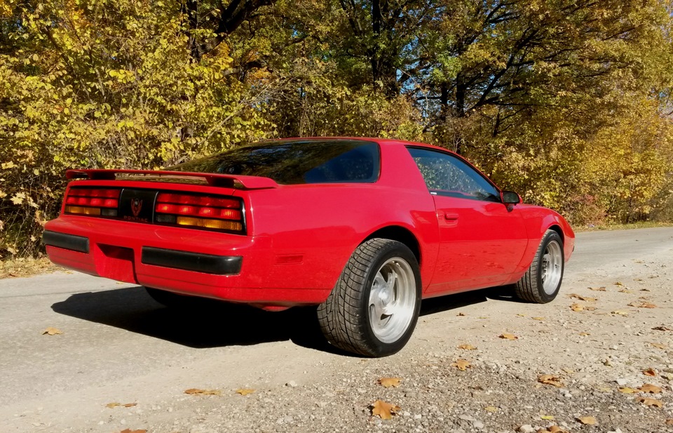 ОГНЕННАЯ ОСЕНЬ RED-FIRE — Pontiac Firebird (3G), 6,3 л, 1988 года ...
