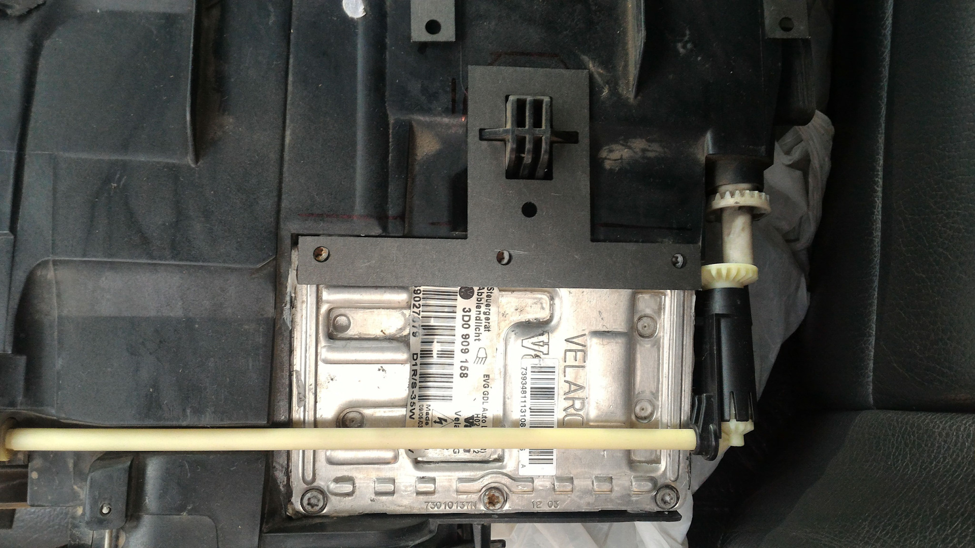 § 170. Закрепил Фары! — Volkswagen Touareg (1G), 3,2 л, 2003 года ...