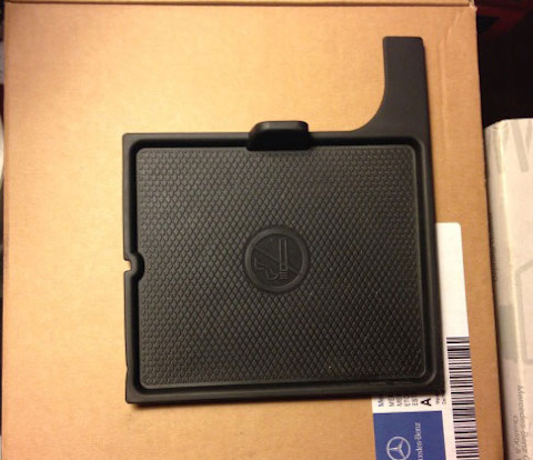 A2056830191 Поддон отсека вещевого центр.консоли Mercedes | Запчасти на ...