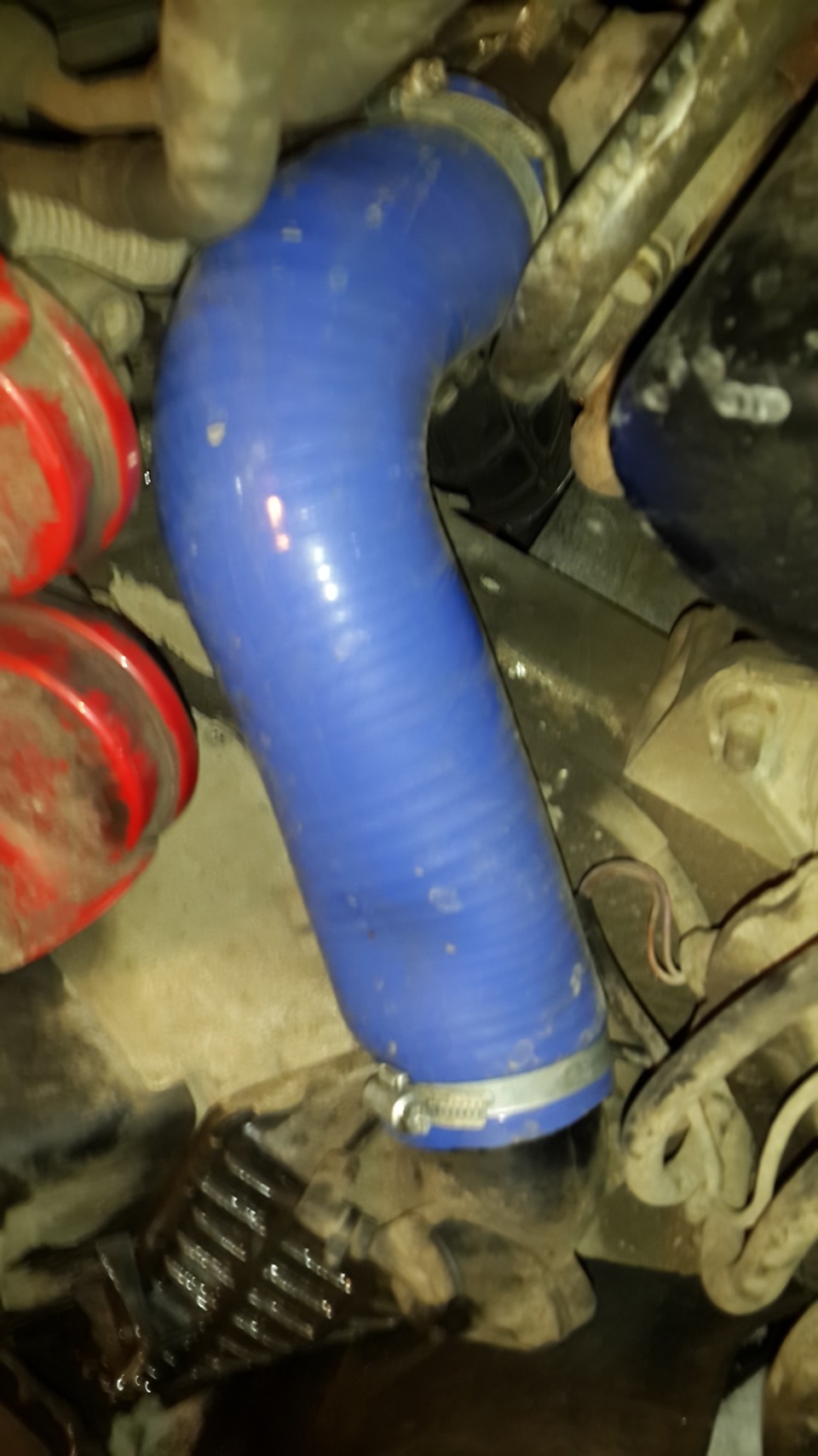 замена напорного патрубка турбины — Audi A6 Avant (C4), 2,5 л, 1996 ...