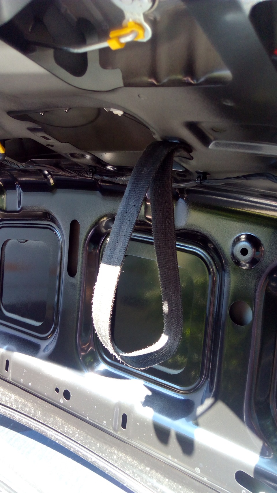 Ручка на крышку багажника — Hyundai Sonata V (NF), 2 л, 2008 года ...