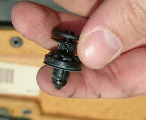 1257376 Клип крепления дверной обшивки GM | Запчасти на DRIVE2