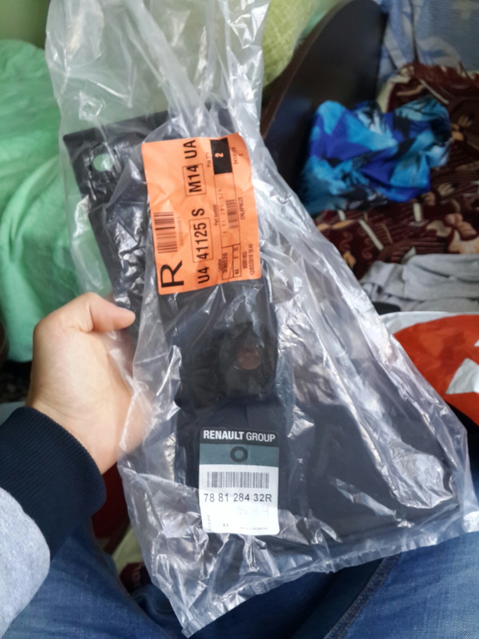 7.Замена сломаного бризговика — Renault Logan (2G), 1,2 л, 2014 года ...