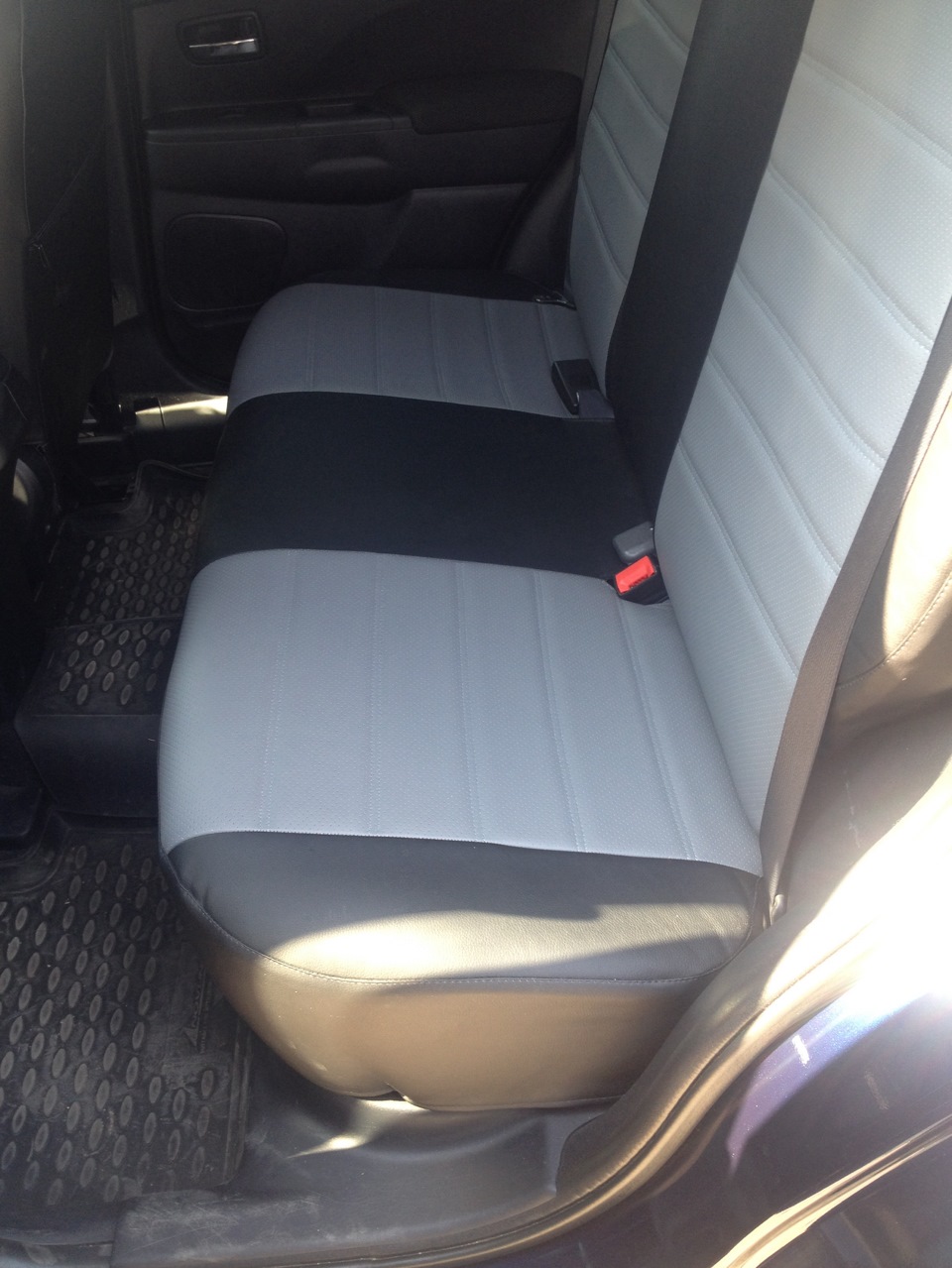 Чехлы из экокожи — Mitsubishi ASX, 1,6 л, 2011 года | аксессуары | DRIVE2