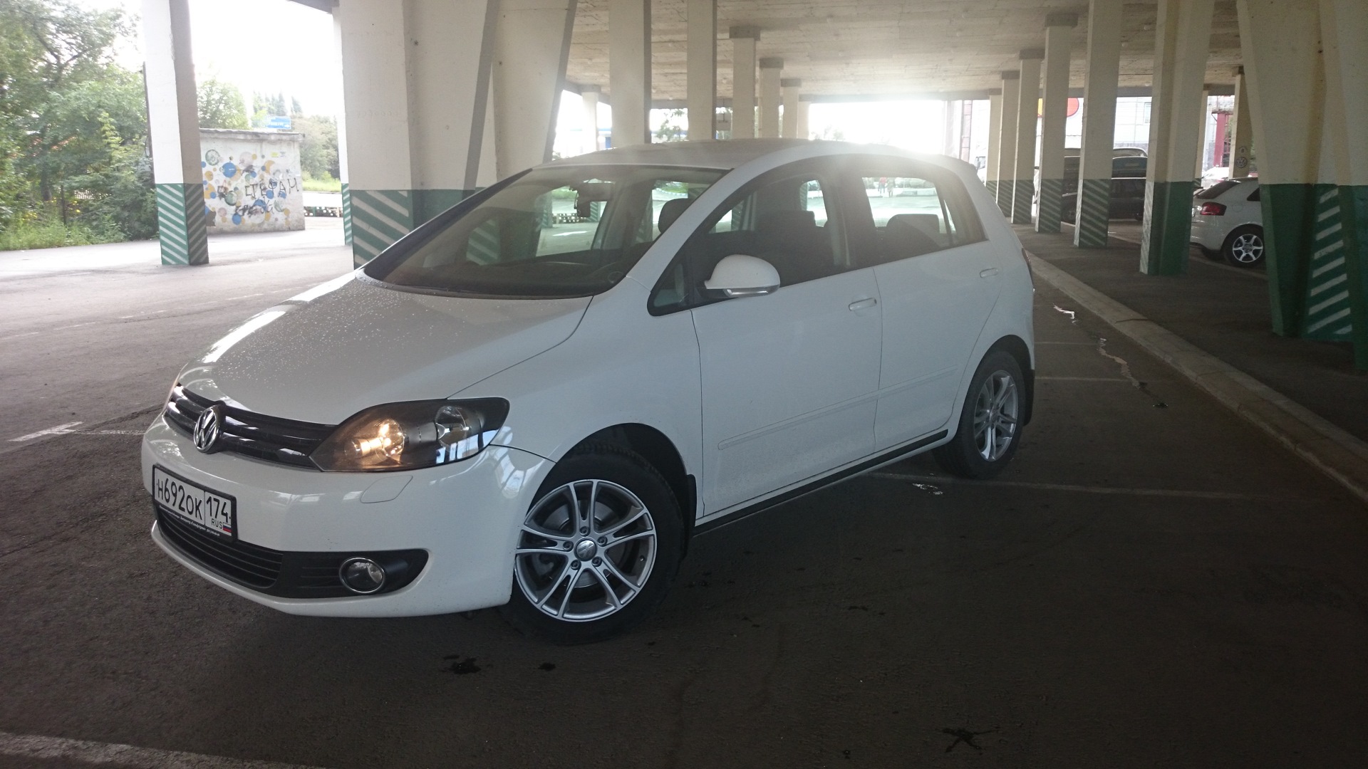 Volkswagen Golf Plus 1.2 бензиновый 2012 | White/Rhino на DRIVE2