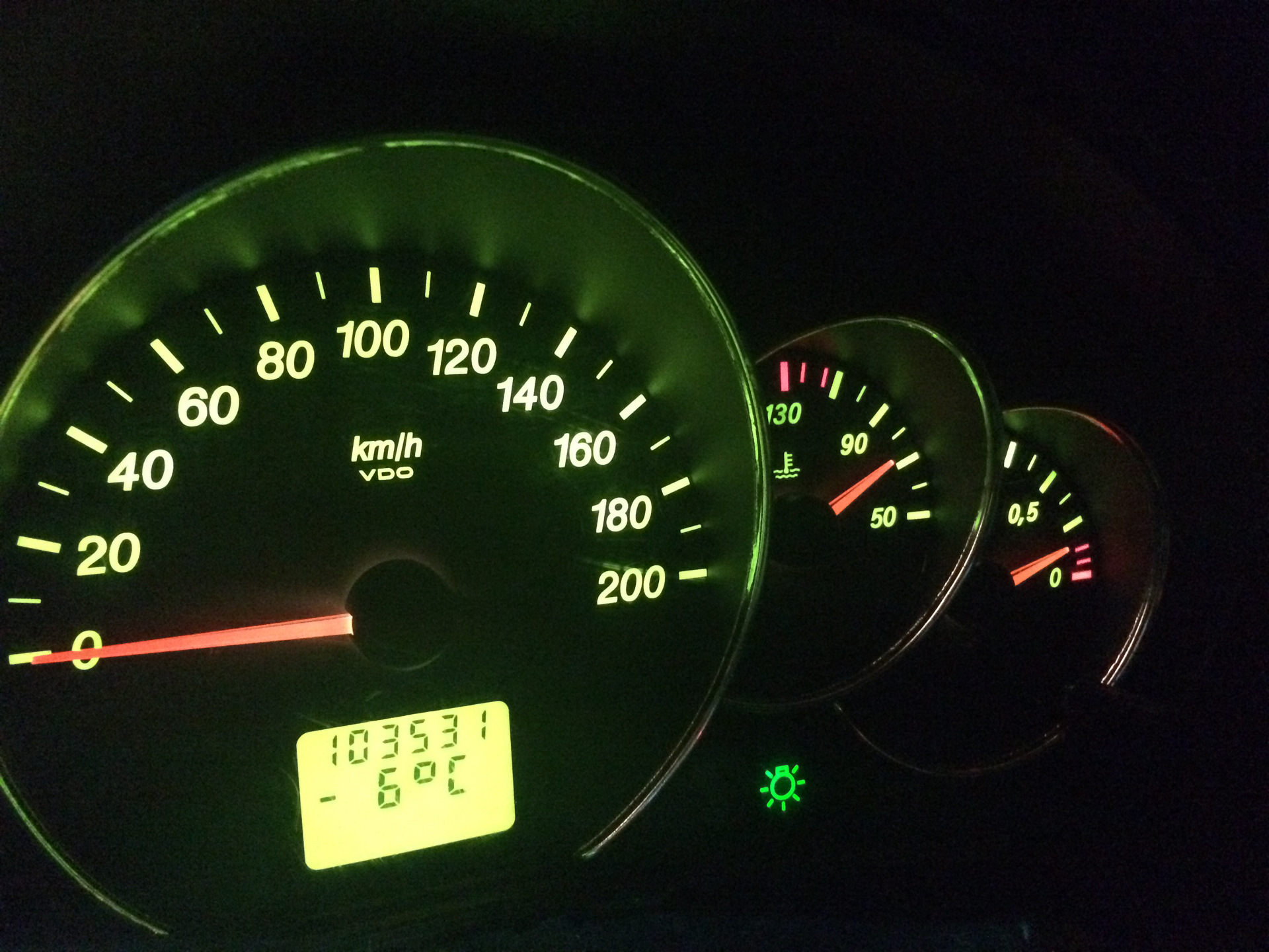 Рейсталинг приборной панели. — Lada Приора хэтчбек, 1,6 л, 2008 года ...